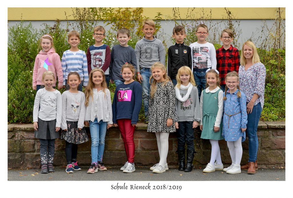 Lehrer und Kinder | Grundschule Rieneck